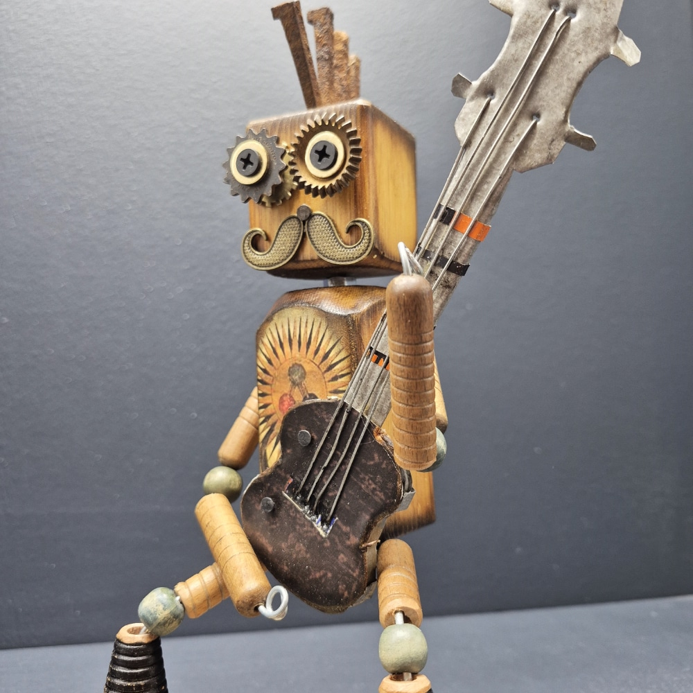 Steamy Stu Guitar Robot Medium - Just Dandy