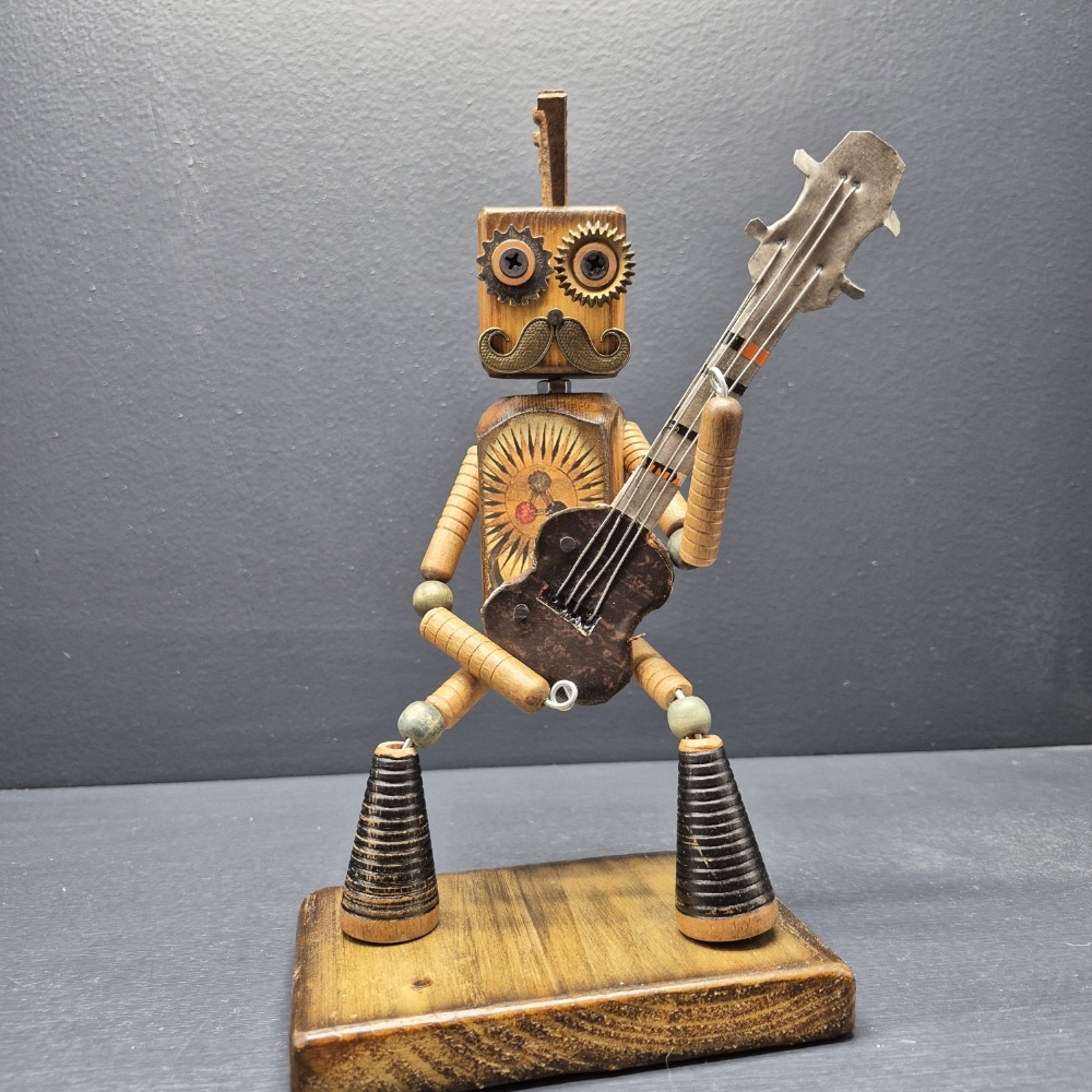 Steamy Stu Guitar Robot Medium - Just Dandy