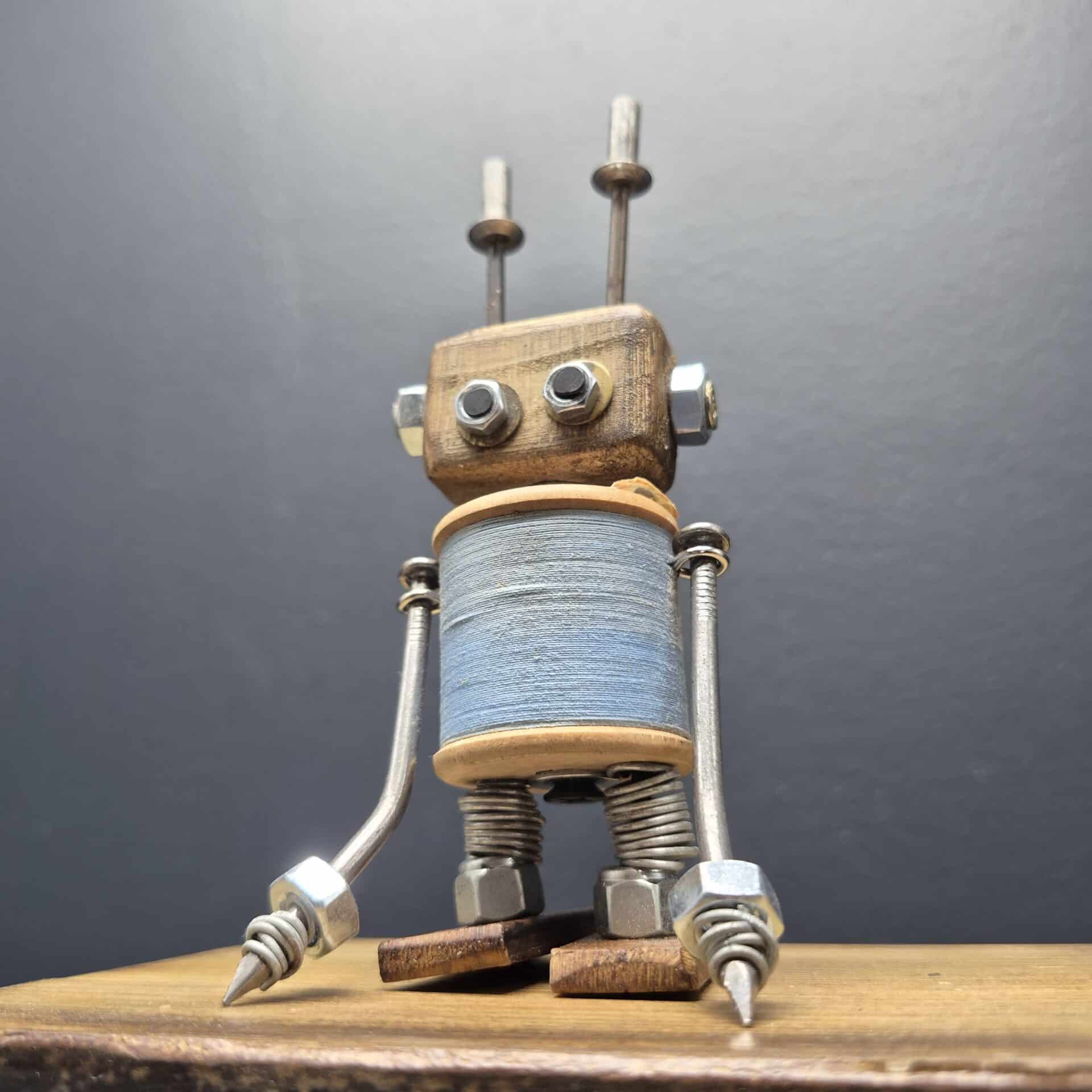 Phoebe The Thready Robot - Just Dandy